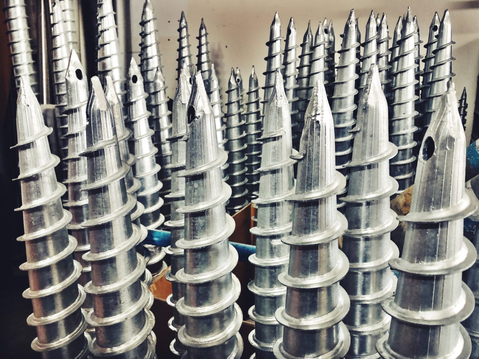 Schraubenfundamente: Sicherer Stand für Ihren Sonnenschirm